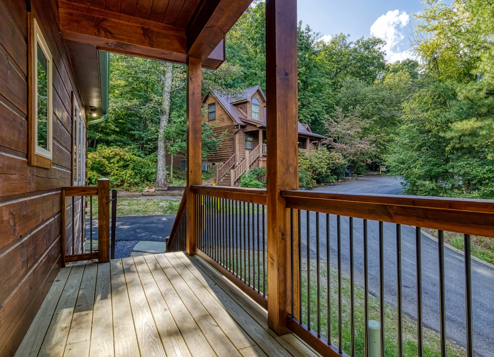 Sevierville Cabins - Bear Tracks Lodge