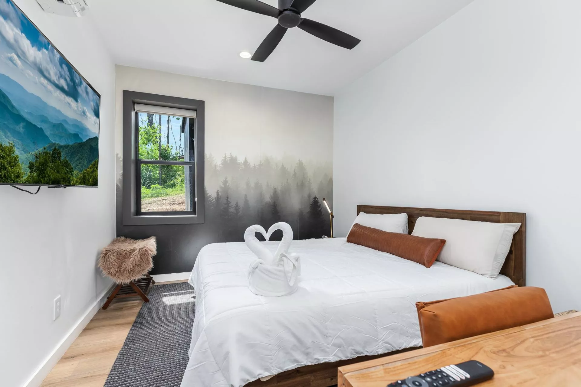 Sevierville Cabins - Splashin at Raven's Ridge